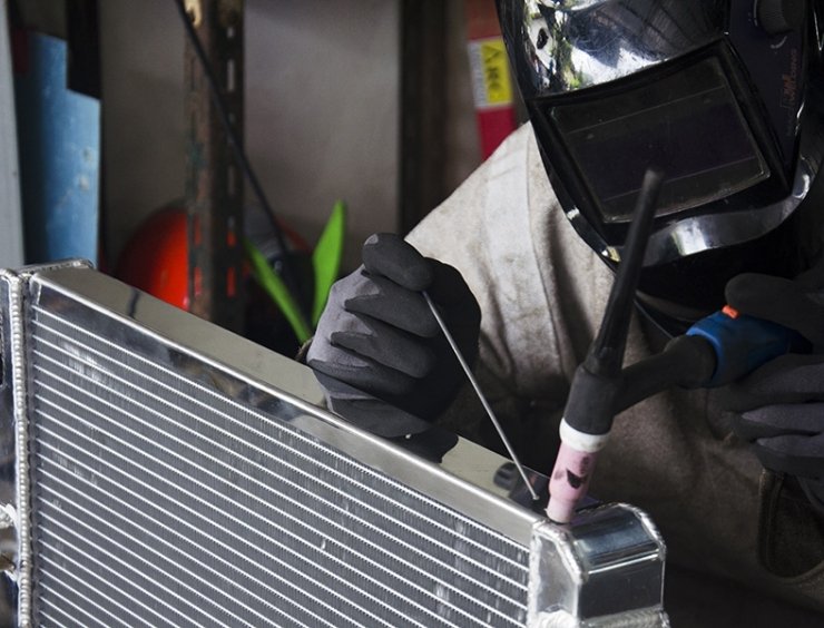 Radiatore auto: cos'è, come funziona e a cosa serve | First Stop